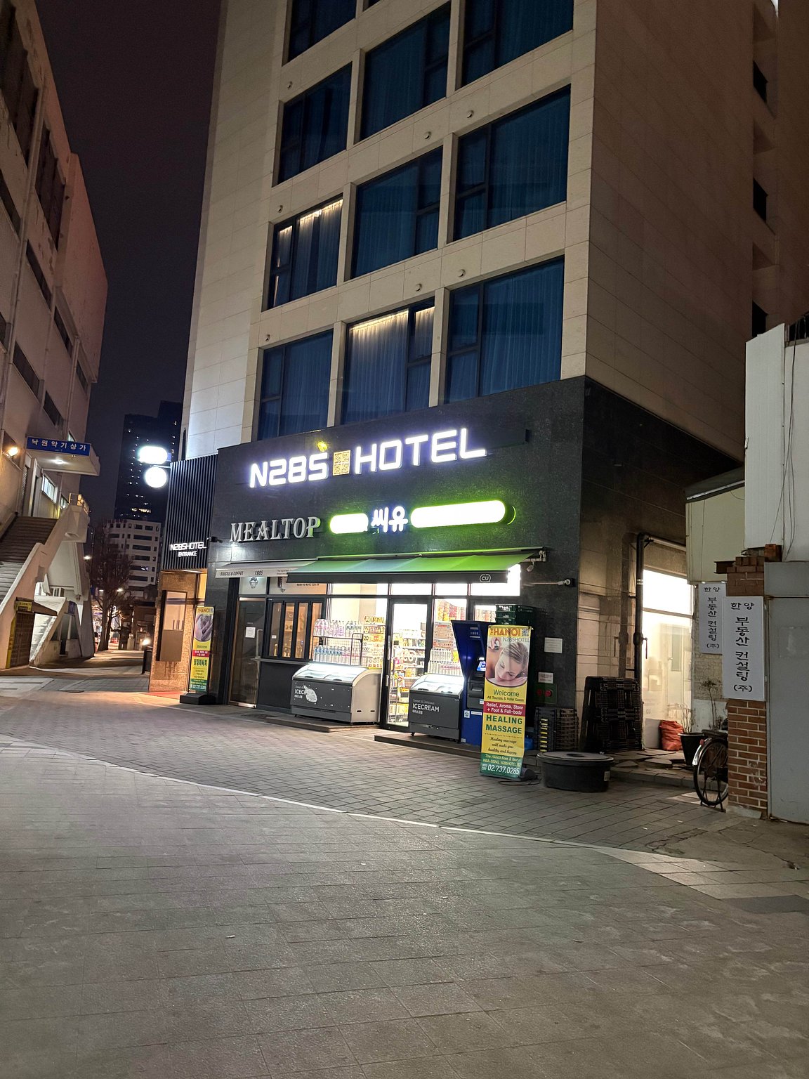 受付スタッフ1人で日本語での対応です。 | N285 HOTEL INSADONG *HafH限定特典あり！ の宿泊記・体験談 - HafH