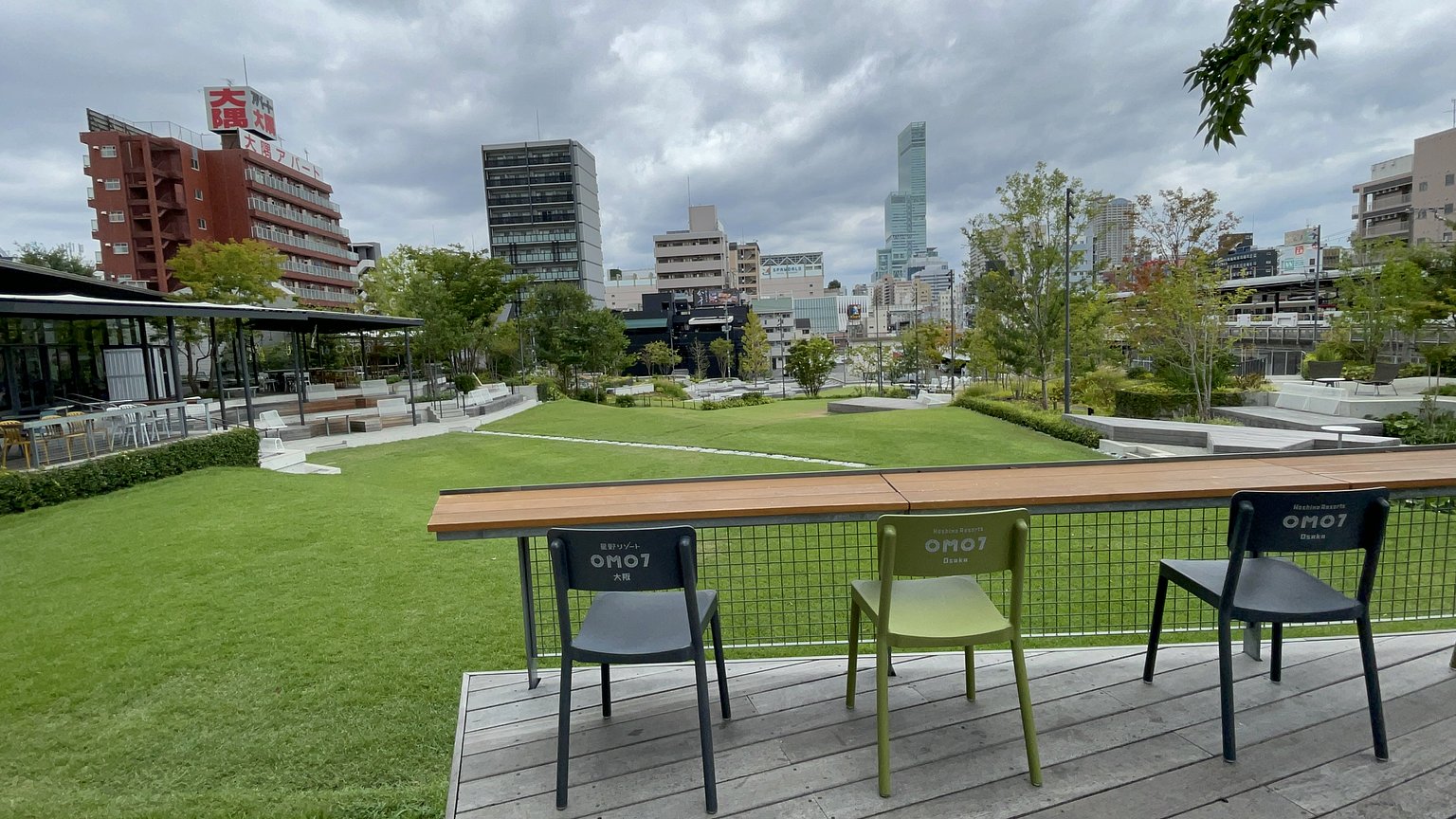 A Hotel Surrounded by a Space Separated from the Outside World | OMO7 ...